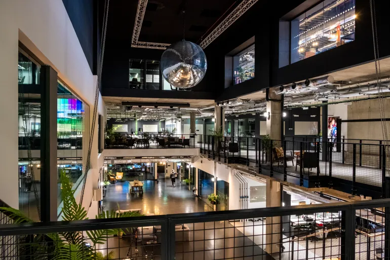 شركات ألعاب الفيديو تخفض عمالتها رغم الإيرادت المرتفعة - Detafour