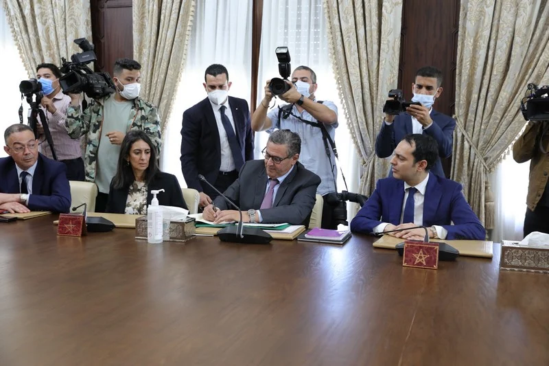 الحكومة تُؤكّد على أهمية اتفاقها مع النقابات وتُنكر وجود أيّ مقايضة | Detafour