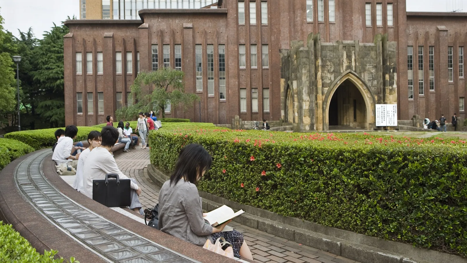 جامعة طوكيو ترفع رسوم الدراسة للمرة الأولى منذ 20 عاماً - Detafour