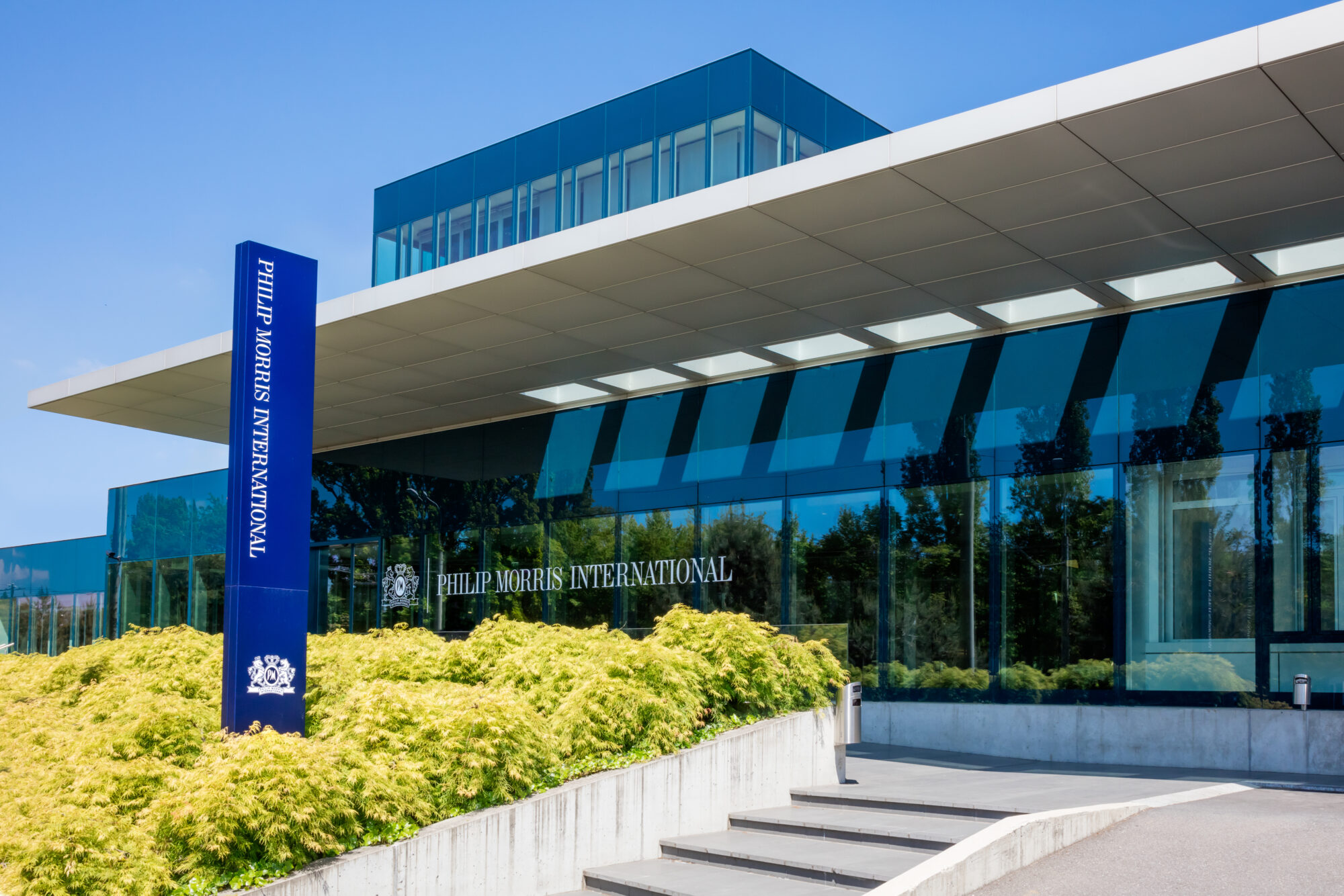 فيليب موريس تُعلن إغلاق مصنعيها في ألمانيا بسبب تراجع التدخين - Detafour