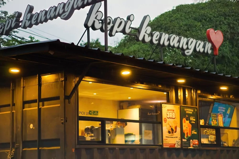 قصة نجاح إدوارد تيرتاناتا: من طالب عادي إلى رائد أعمال في عالم القهوة - Detafour