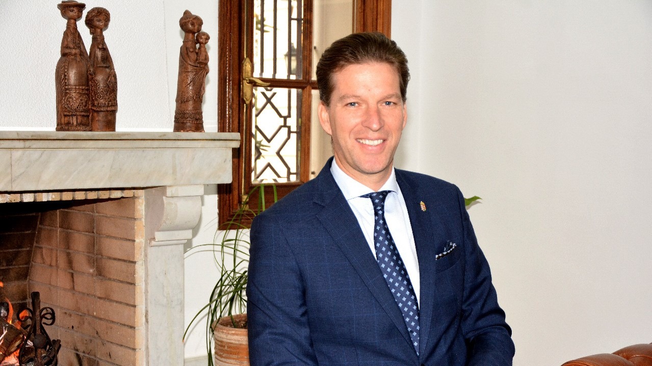 سفير هنغاريا بالمغرب يشيد بفرص الاستثمار في جهة الداخلة وادي الذهب - Detafour