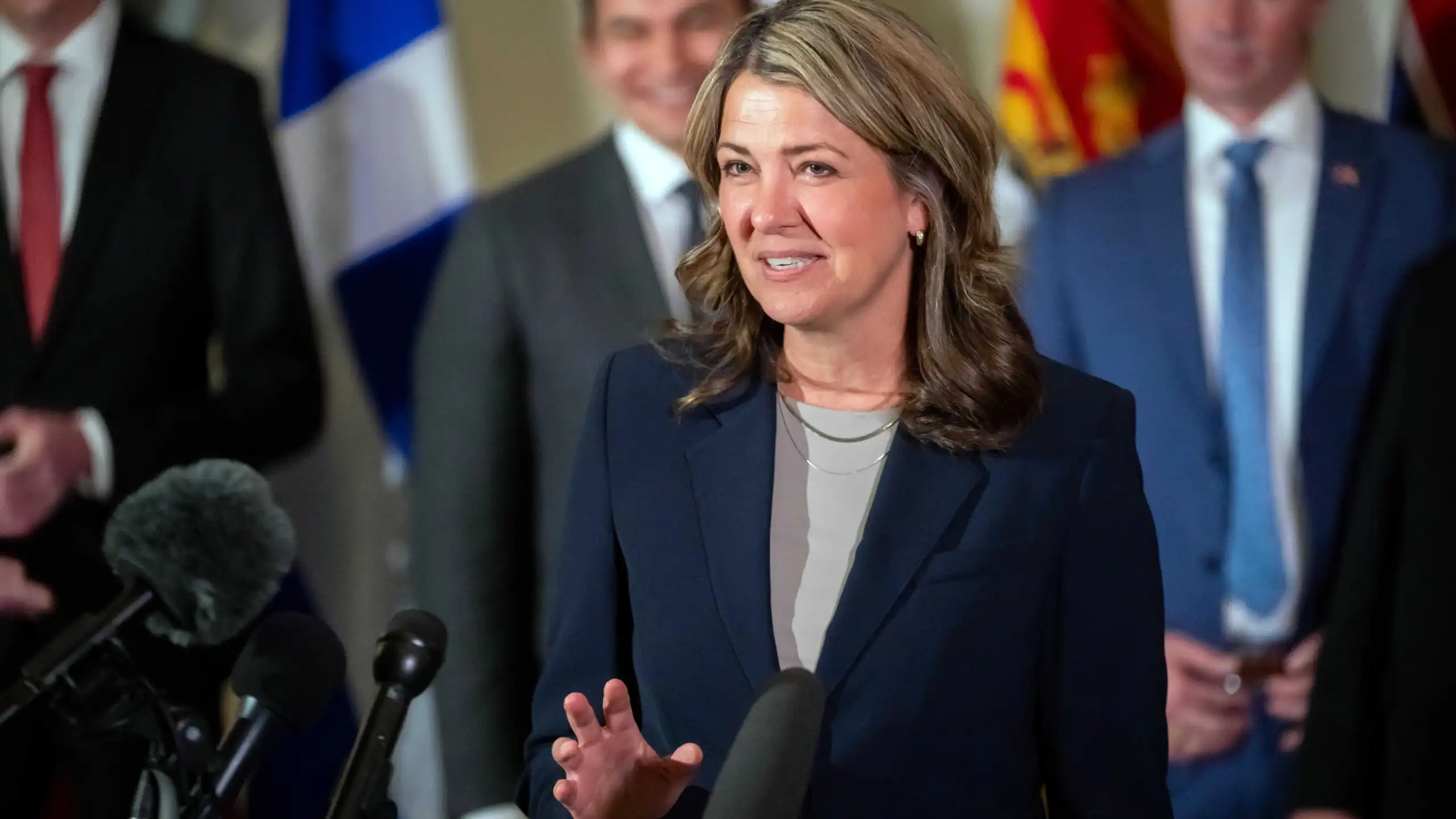 رئيسة وزراء ألبرتا تلوح باستفتاء انفصال عن كندا وتدعو لزيادة السيادة الإقليمية - Detafour