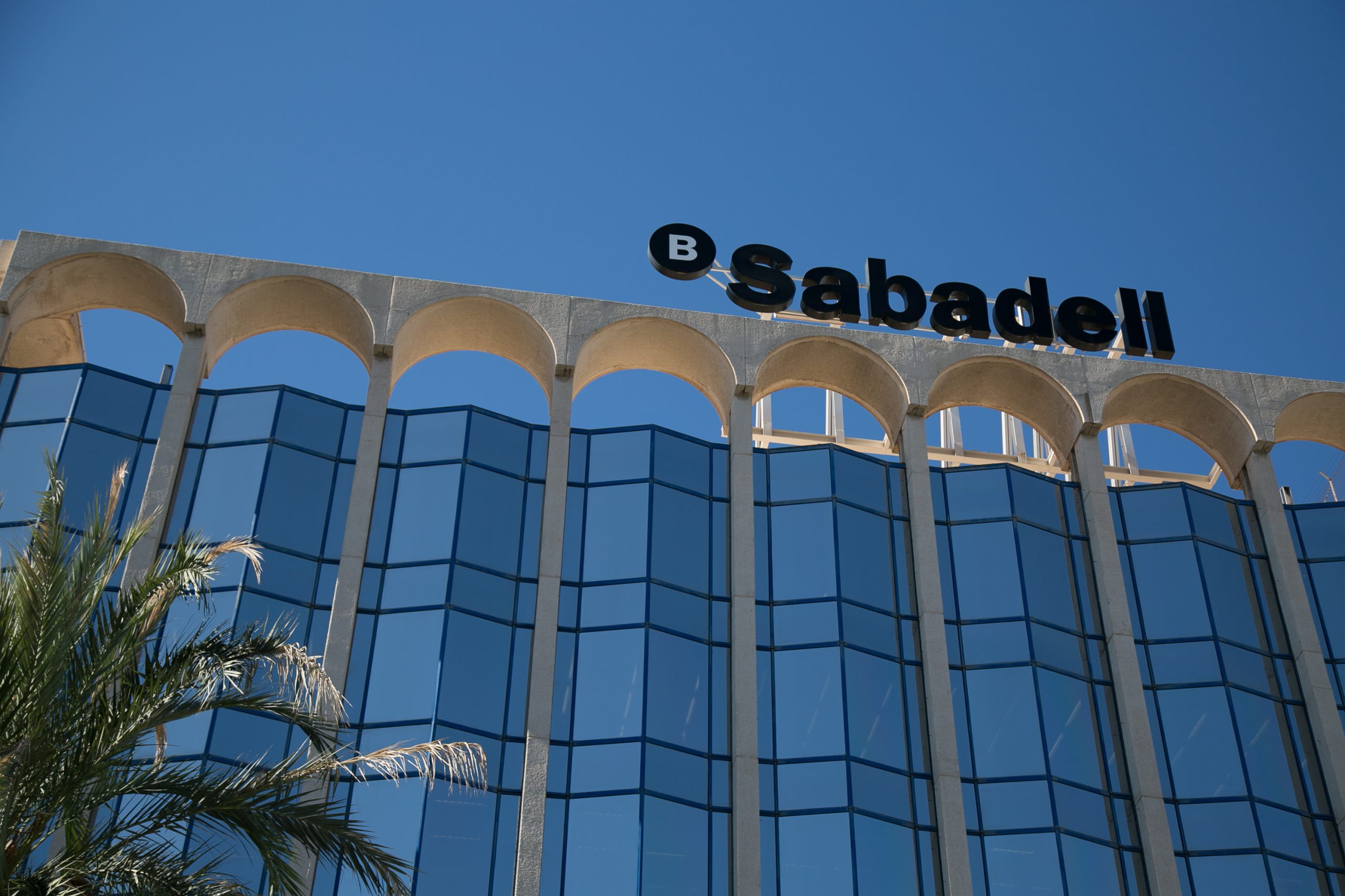 اتفاقية تمويل دولي بين بنك ساباديل المغرب والمعهد الرسمي للائتمان الإسباني - Detafour