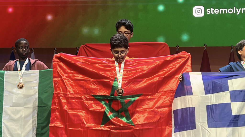 طفل مغربي يتألق عالميًا في أولمبياد البرمجة - Detafour